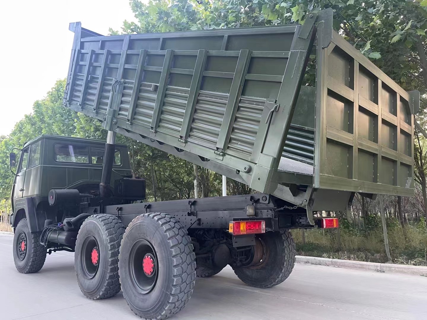 Used 310hp Powerful Diesel Fuel Full Drive Tipper With 3 Differential ...