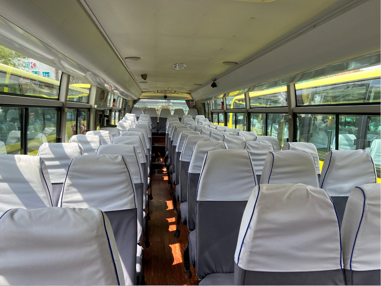 RHD / LHD Both Available Used Yutong Buses 3+2 Seat Layout Diesel 60 ...