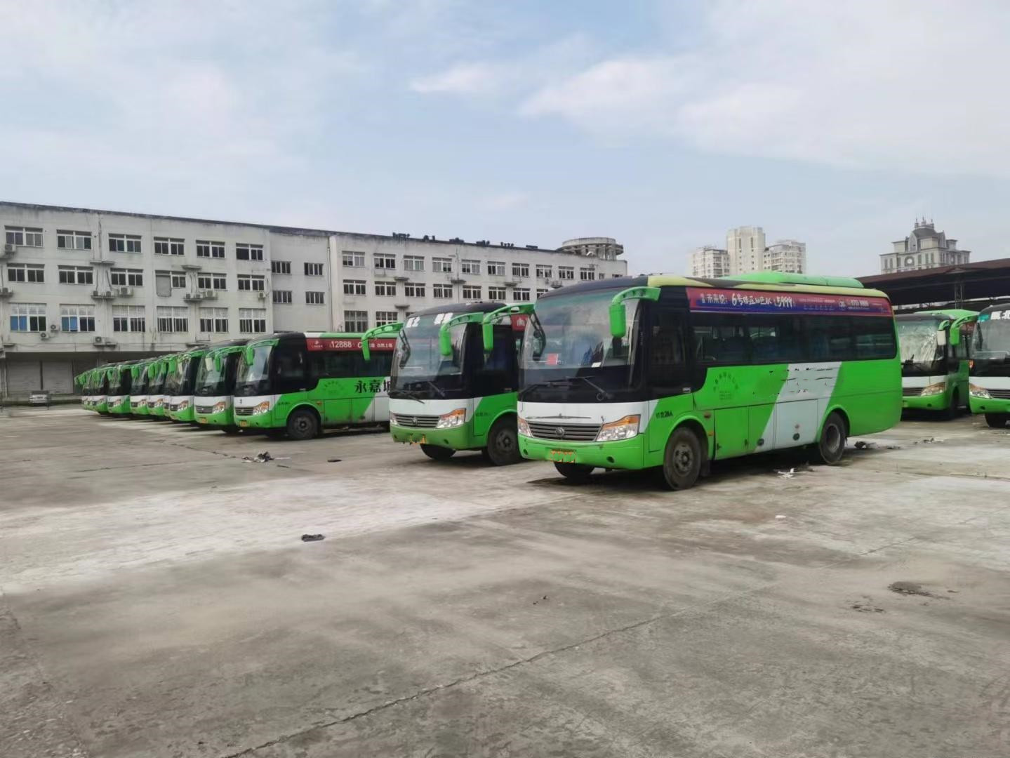 Second Hand Bus Yutong Zk6752d Mini Van Front Engine Bus 140hp Highway Bus