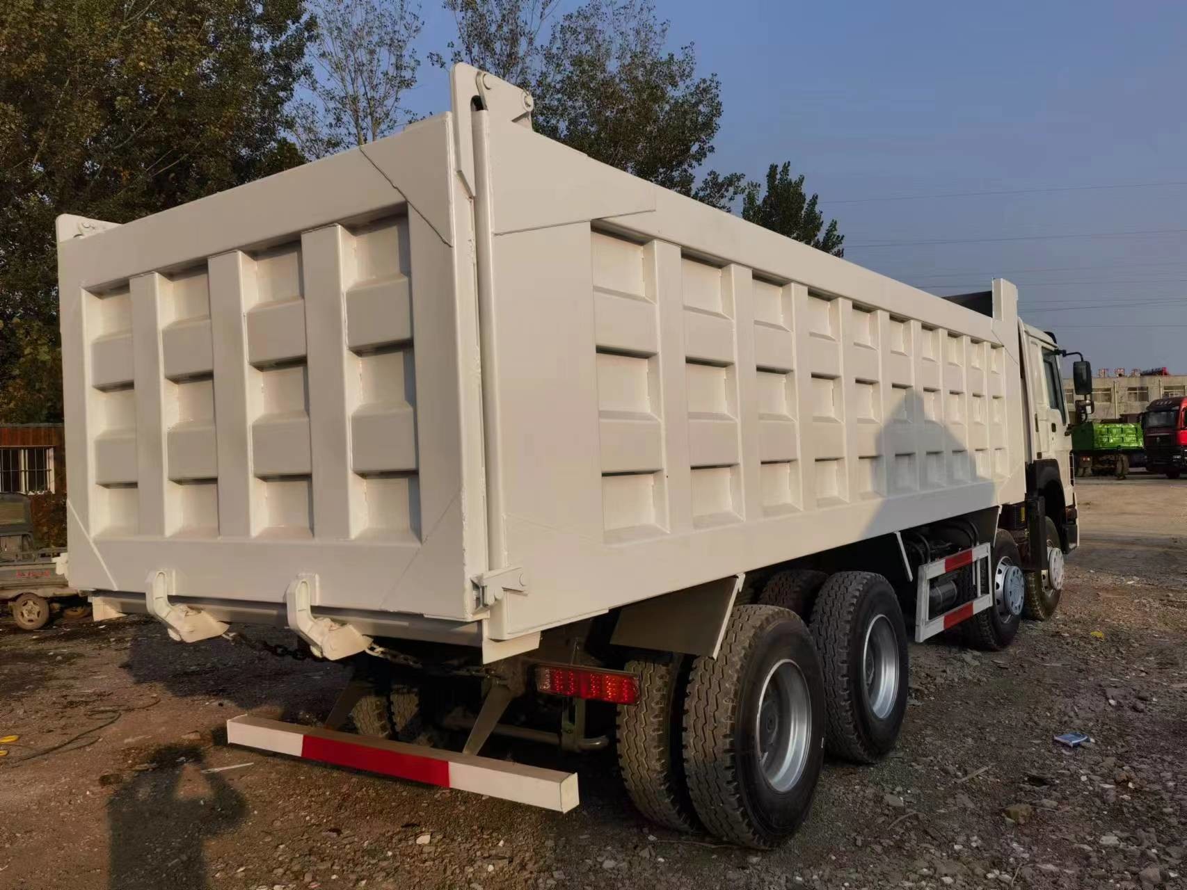 Second Hand Tipper Truck 8x4 12 Tyres Truck Renovation Customizable ...