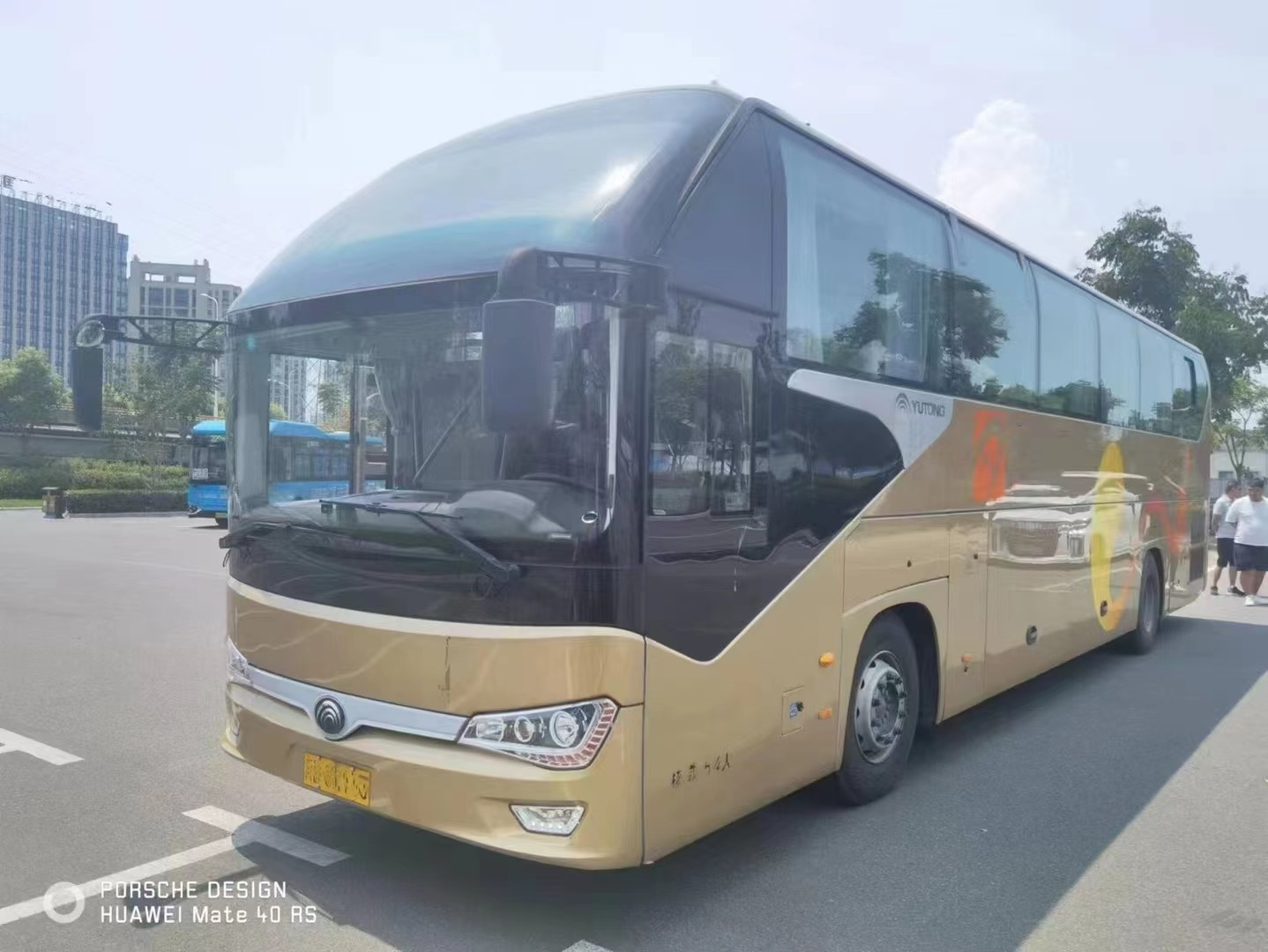 ZK6128 Yutong Bus Coach Long Used Coach Buses 54 Seats RHD / LHD Rear ...