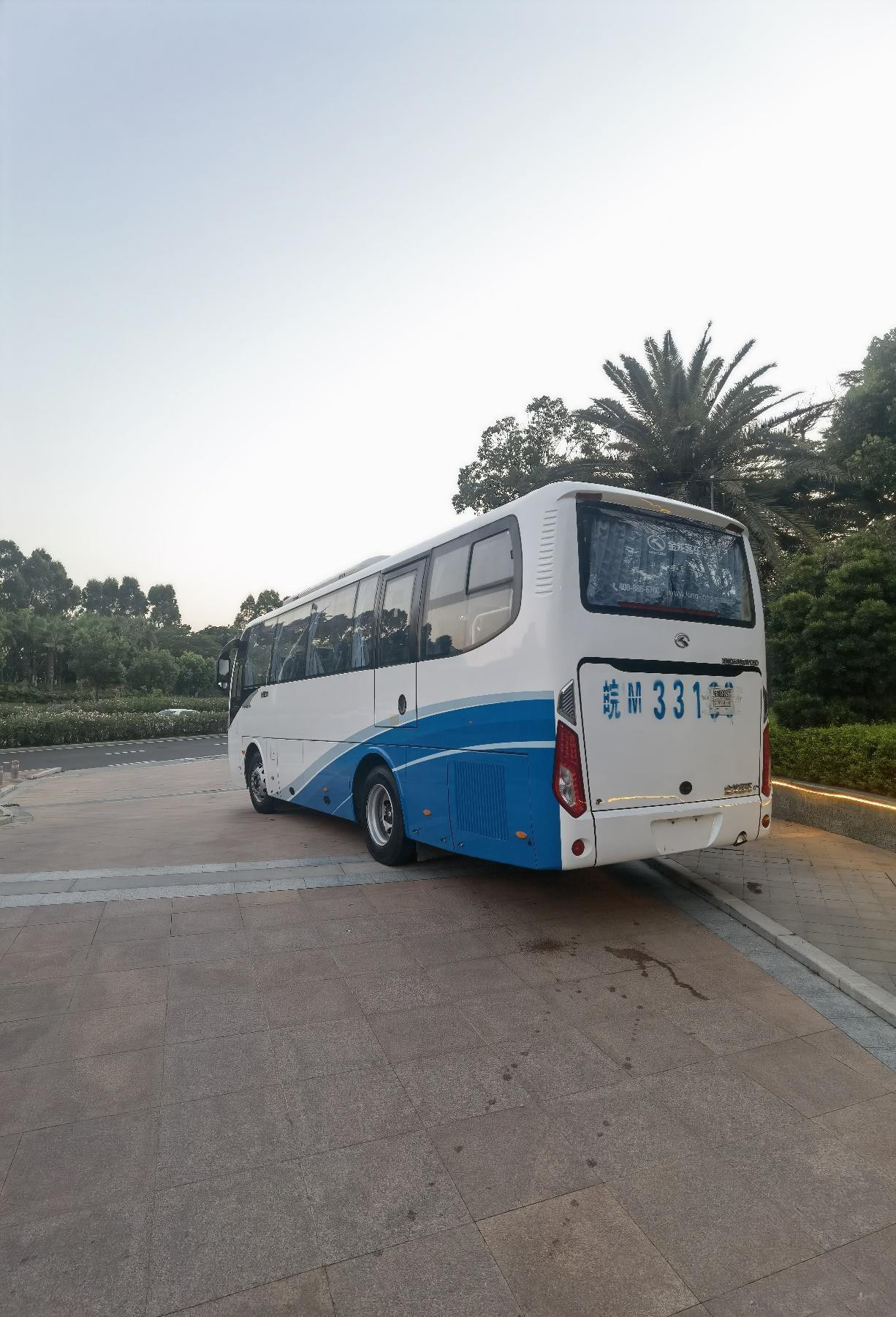 Luxury Coach Bus 40 Seats Kinglong Rhd Lhd Euro 3 Diesel Passenger ...