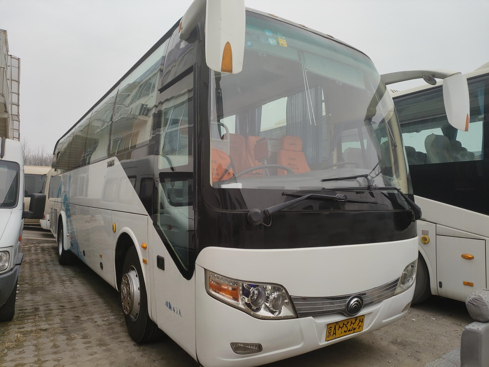 2nd Hand Bus ZK6107 Second Hand Yutong Coach Buses 47 Seats Single Deck