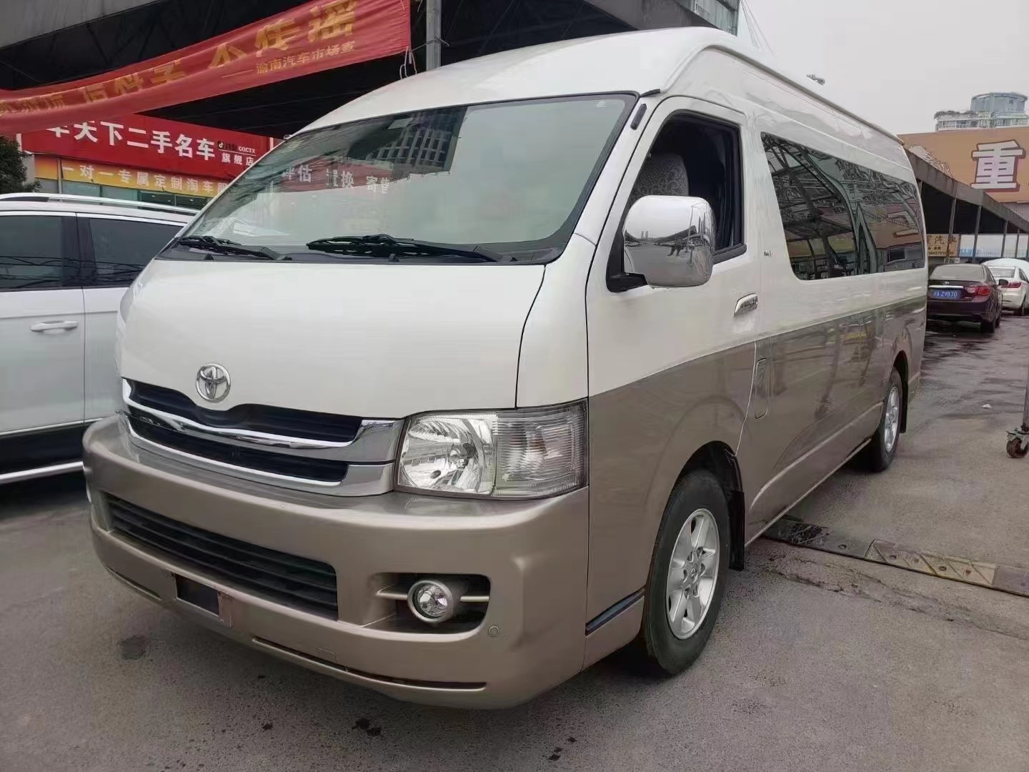 13seats Used Toyota Hiace Bus 2TR Gasoline Engine Front Engine Second ...