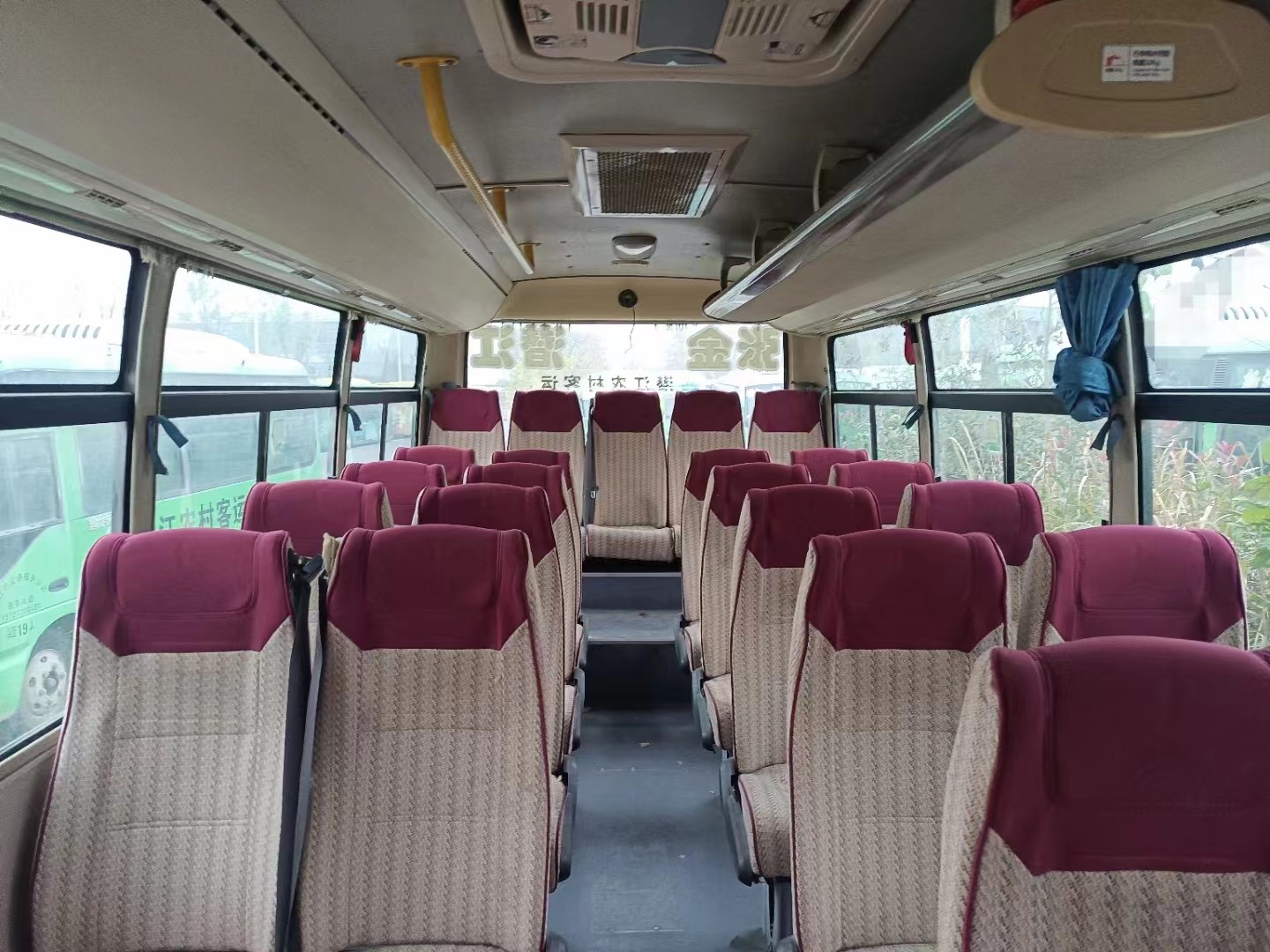 Second Hand Yutong Used Passenger Bus 26 Seaters Tourist Bus Model ZK6729D