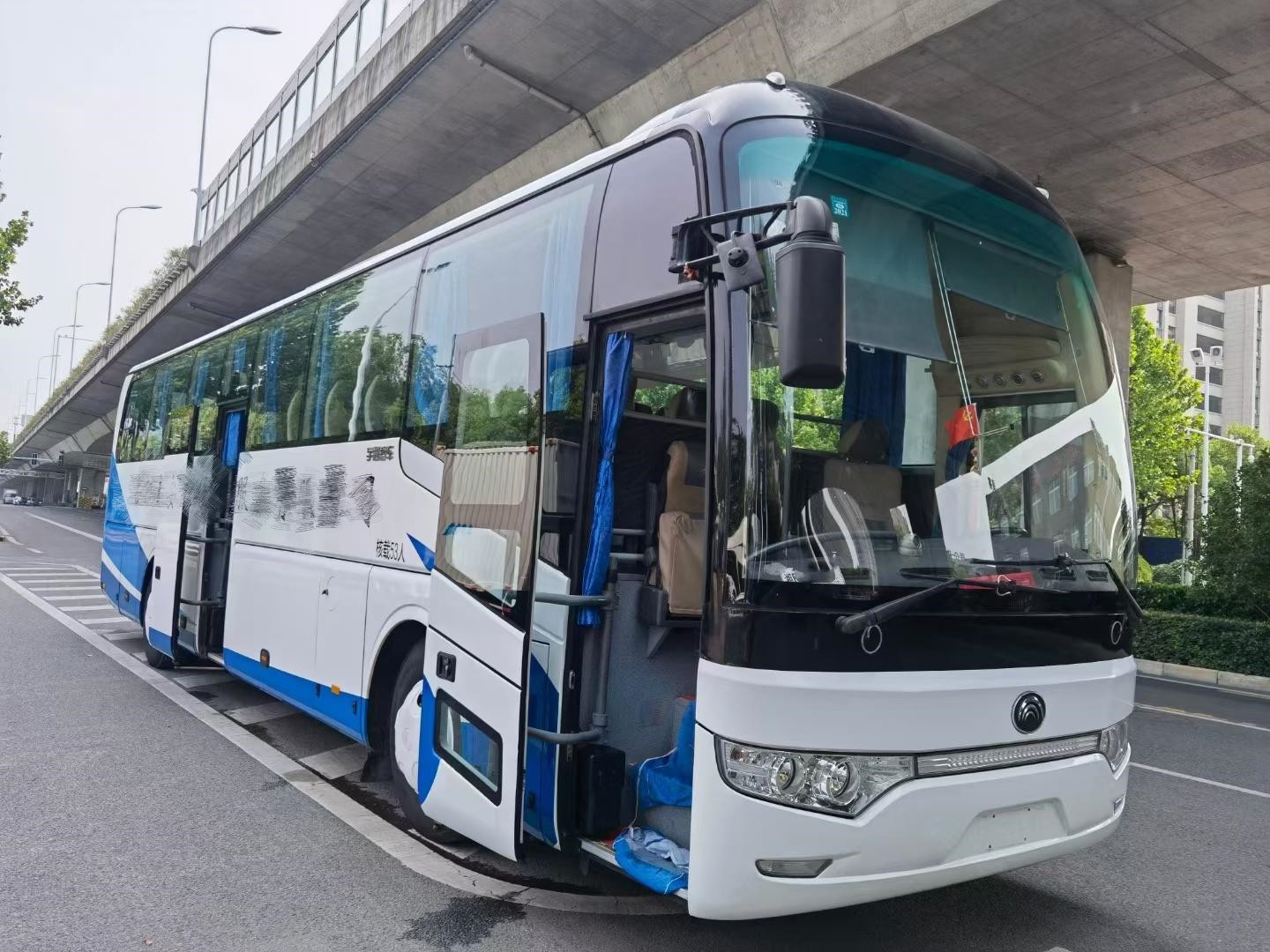 Yutong Used Passenger Bus Left Hand Drive Travel Buses 53 Seats Tourist ...