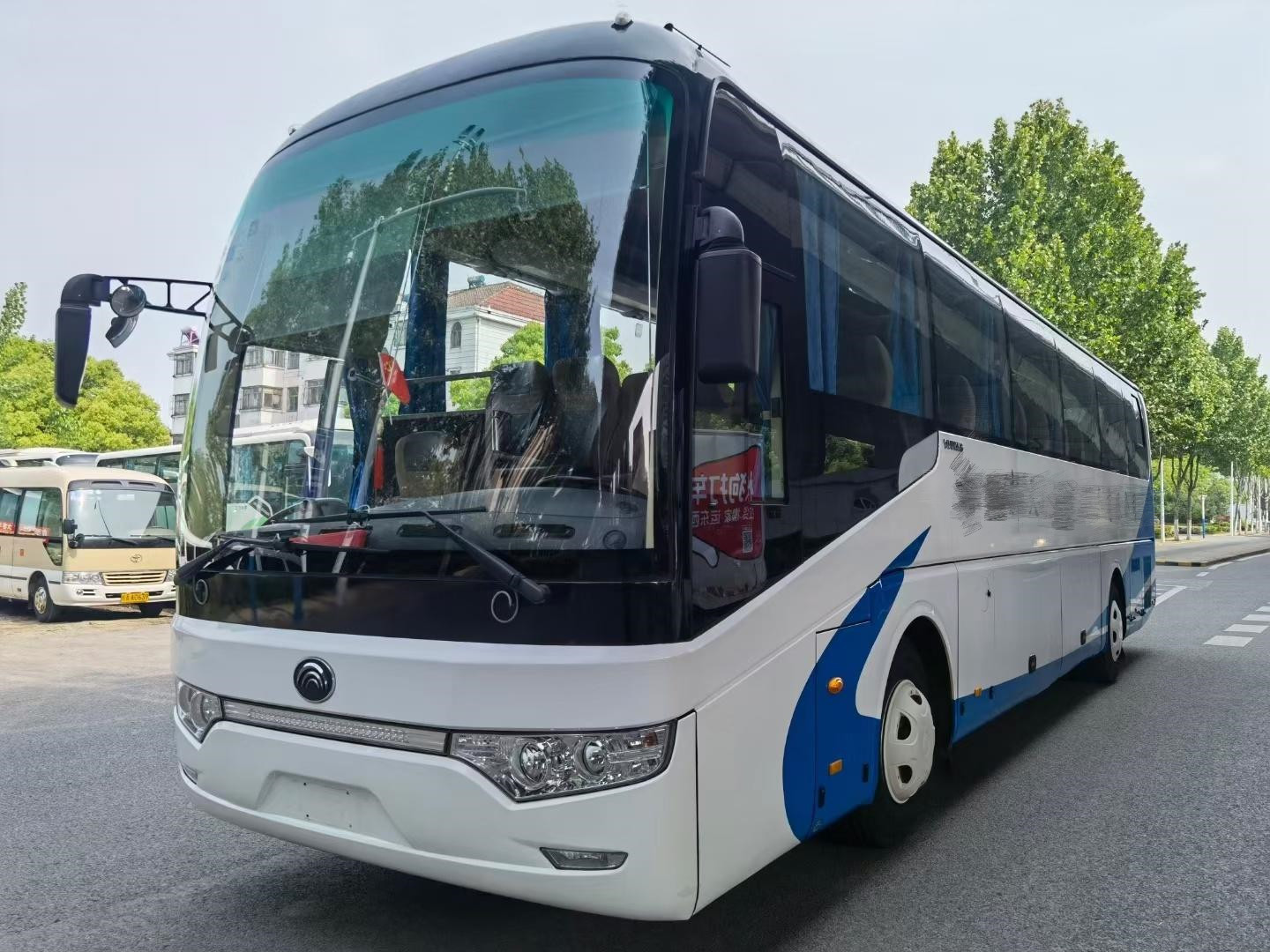 Yutong Used Passenger Bus Left Hand Drive Travel Buses 53 Seats Tourist ...