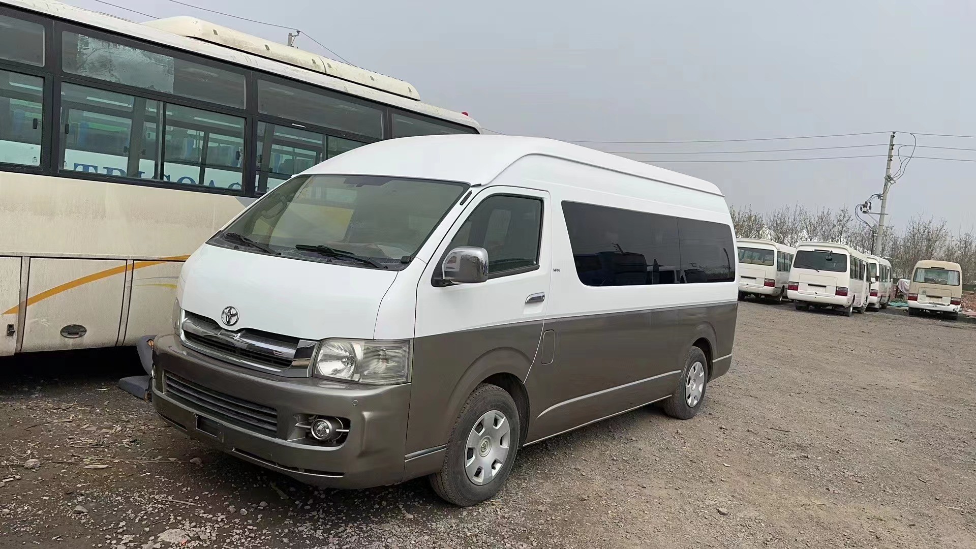 Japanese Used Buses Toyota Hiace 15 Seats Second Luxury Minibus Oil ...