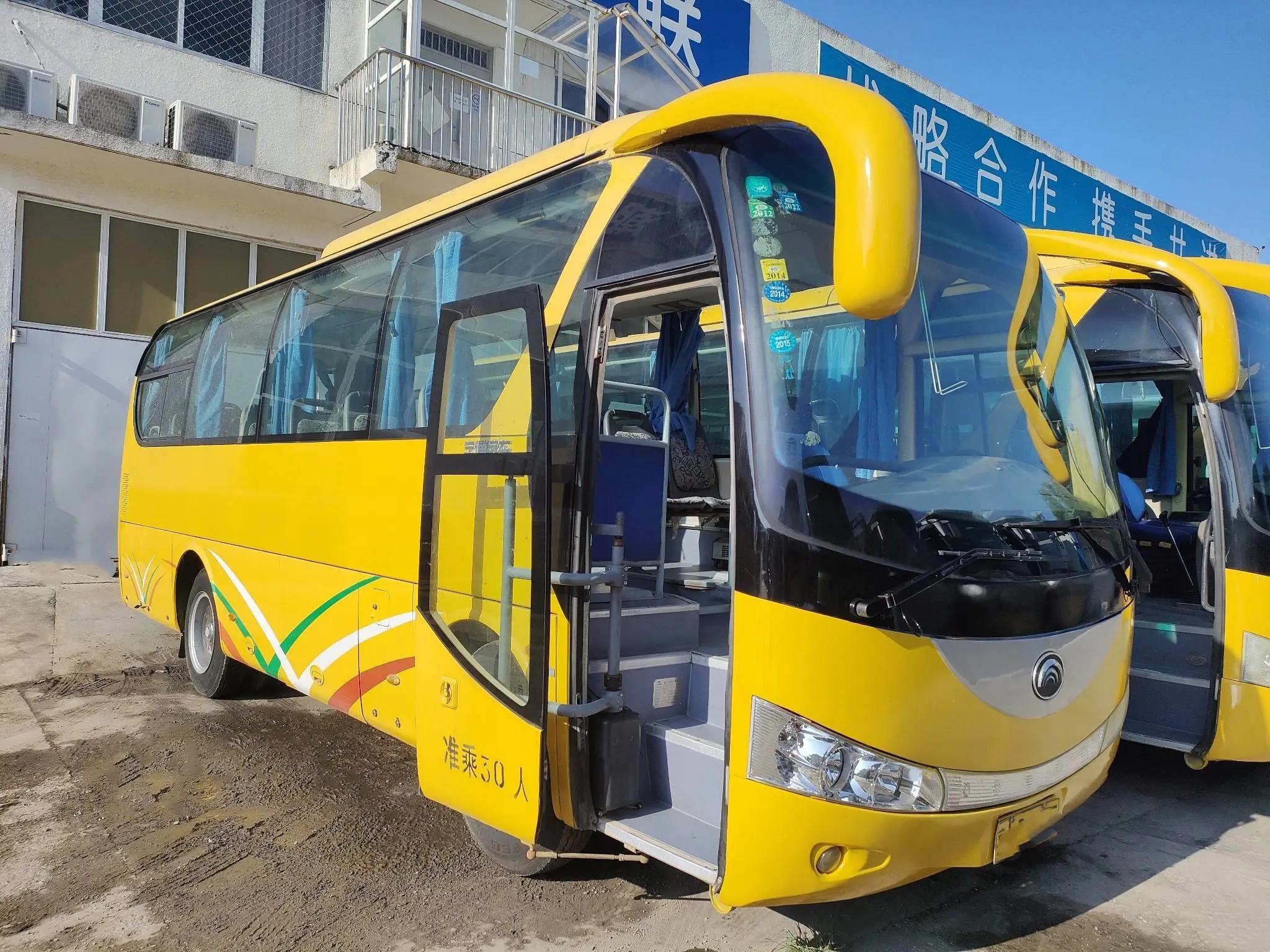 30 Seats Used Passenger Coaches Yellow Color Yuchai Engine Second Hand ...
