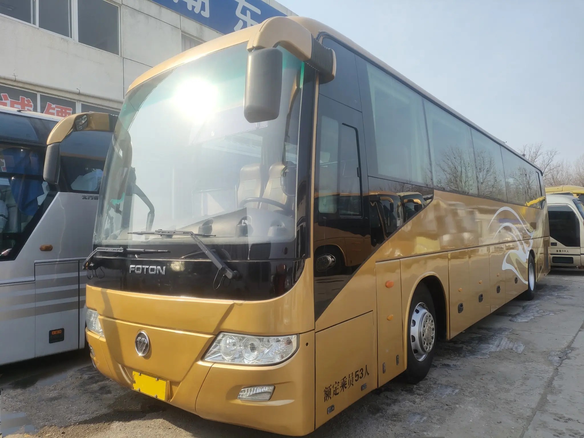 Used Luxury Bus Middle Door 53 Seats Second Hand Foton Bus BJ6120 ...