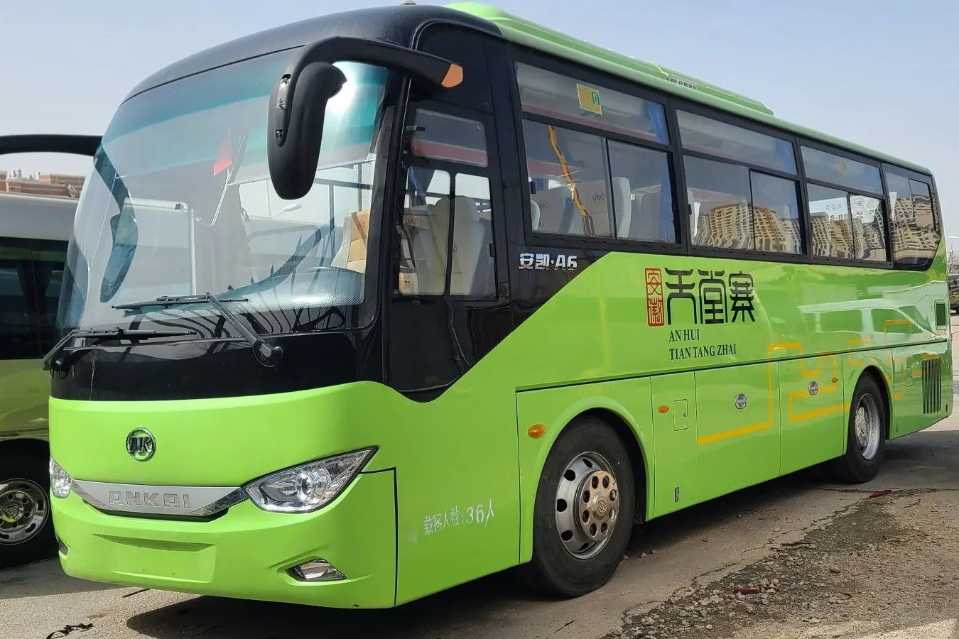 Used Bus And Coach Yuchai Engine Sliding Window 36 Seats Middle Door ...