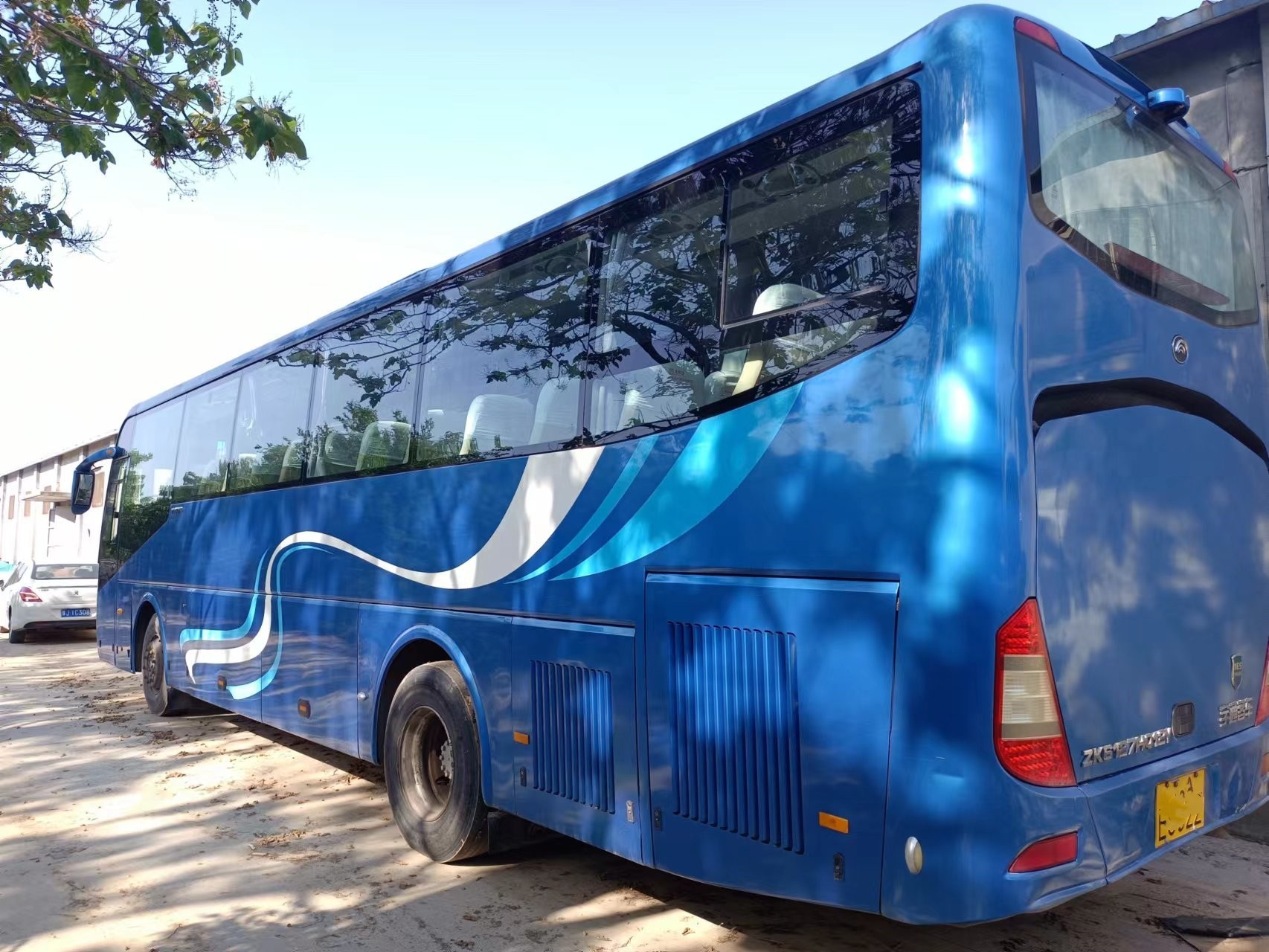 Second Hand Tour Bus Weichai Engine 55 Seats Double Doors Sealing ...