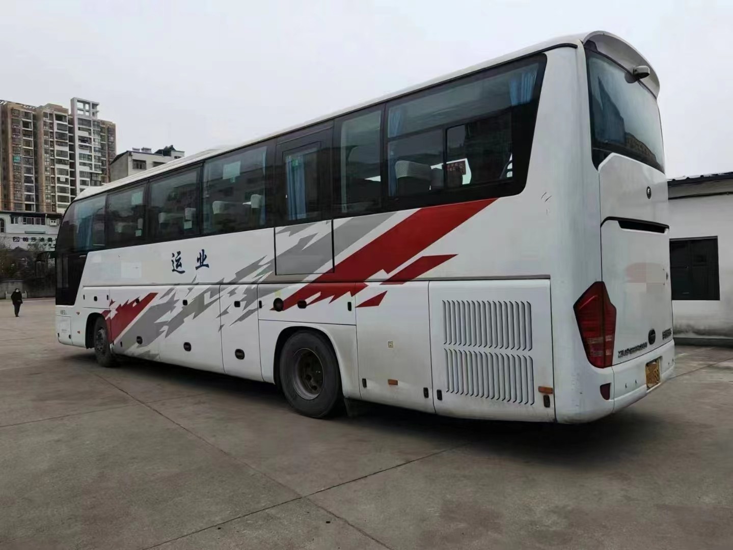 Used Coach Bus 12 Meters 2 Windshields Middle Door 50 Seats Air ...