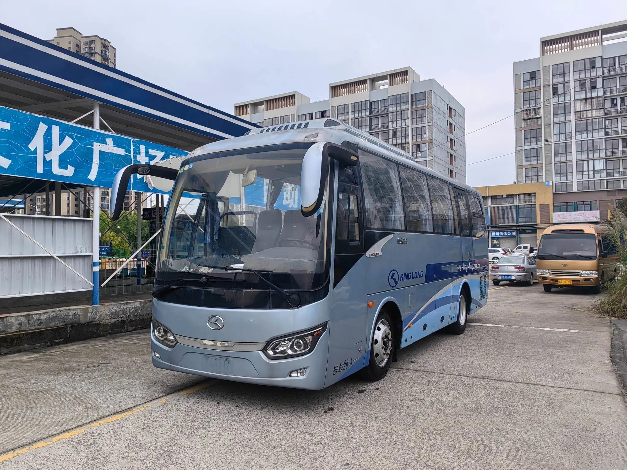 Used Shuttle Bus 26 Seats Sealing Window 8.5 Meters 220hp Engine Manual ...