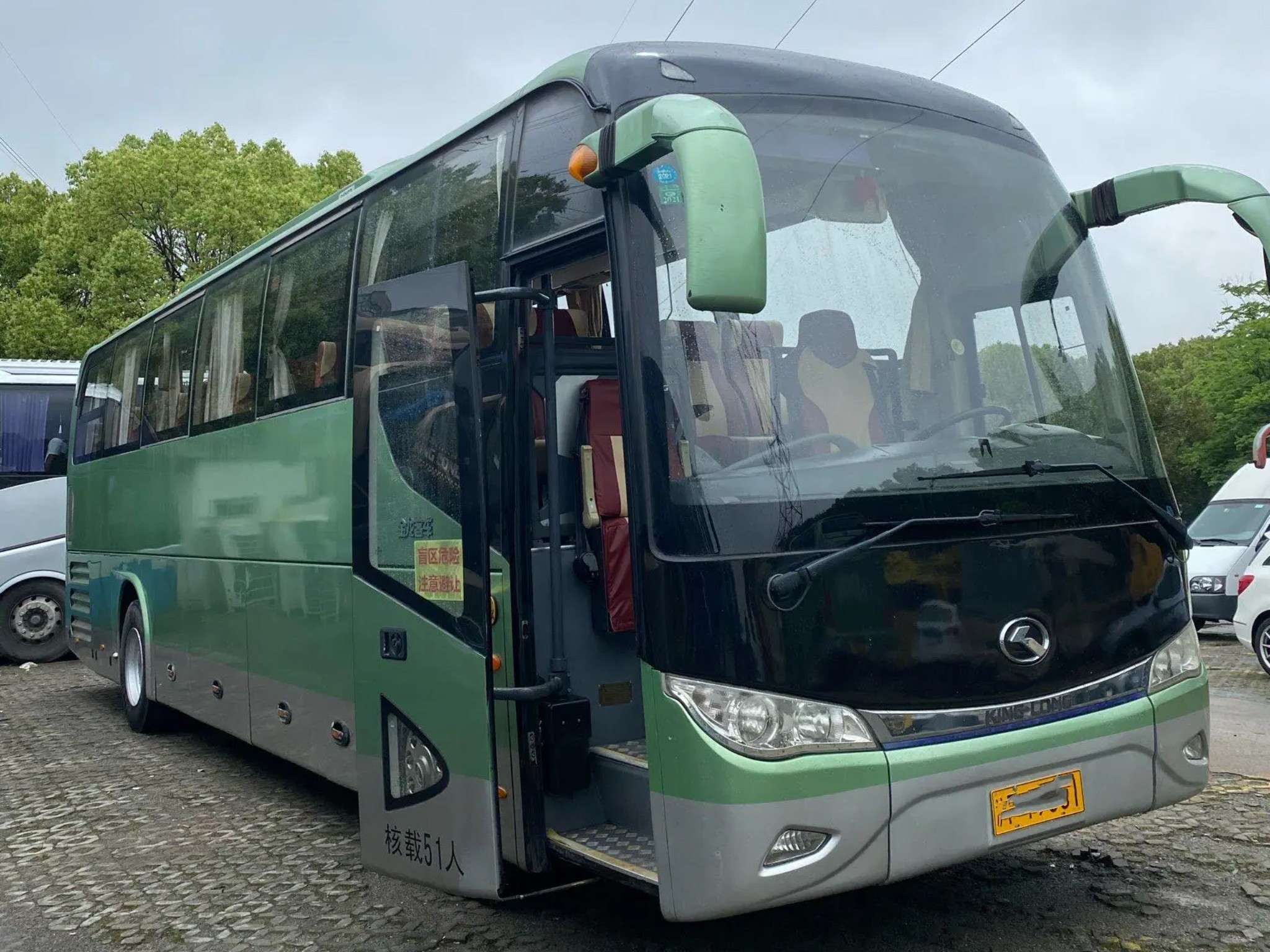 Used Luxury Buses 51 Seats Green Color 12000kg Curb Weight EURO IV ...