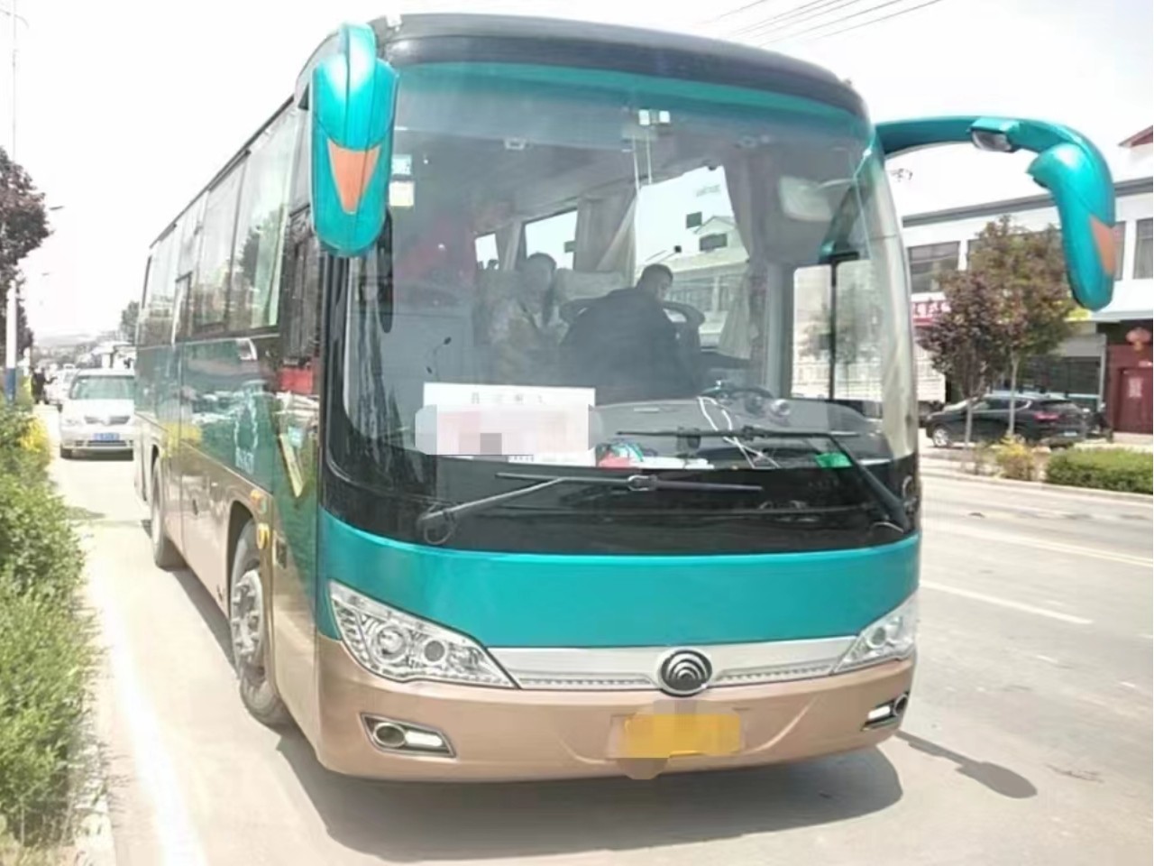 Used Motor Coaches Green Color 36 Seats Middle Passenger Door Air ...