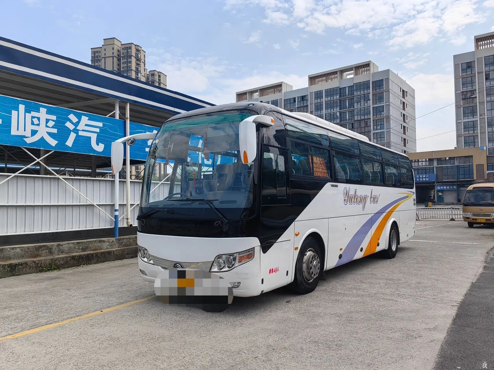 Used Bus Coach Leaf Spring EURO IV 49 Seats Yuchai Engine 245hp 10.5 ...