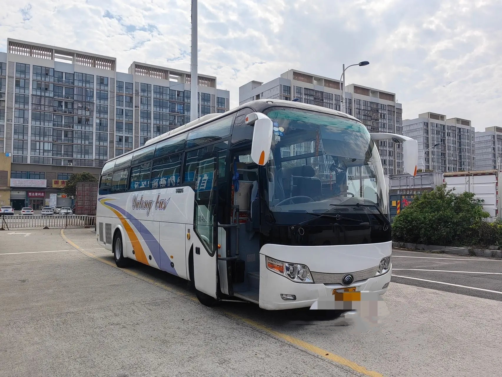 Used Bus Coach Leaf Spring EURO IV 49 Seats Yuchai Engine 245hp 10.5 ...