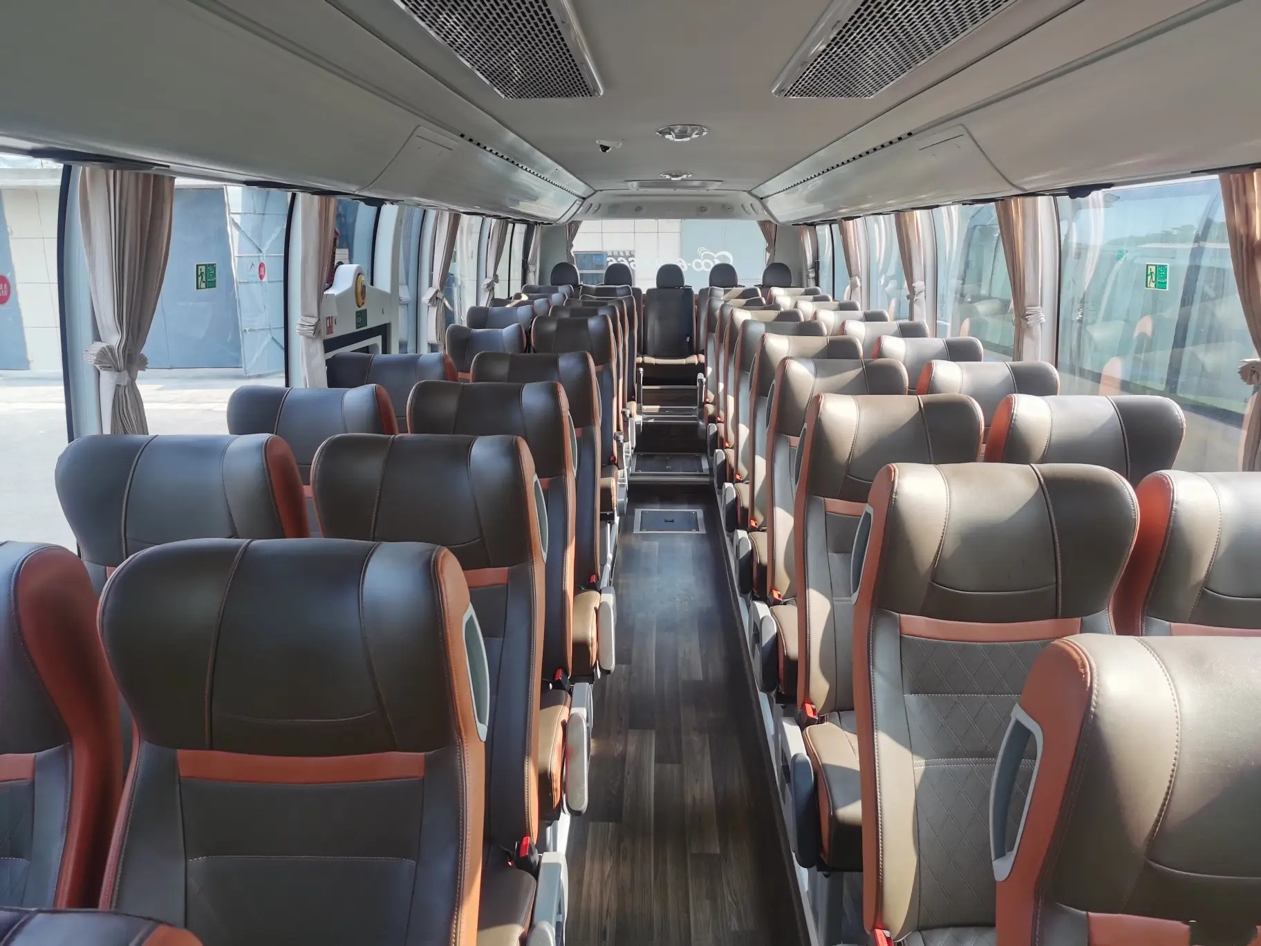 Used Luxury Buses 50 Seats Champagne Color Middle Passenger Door Water ...