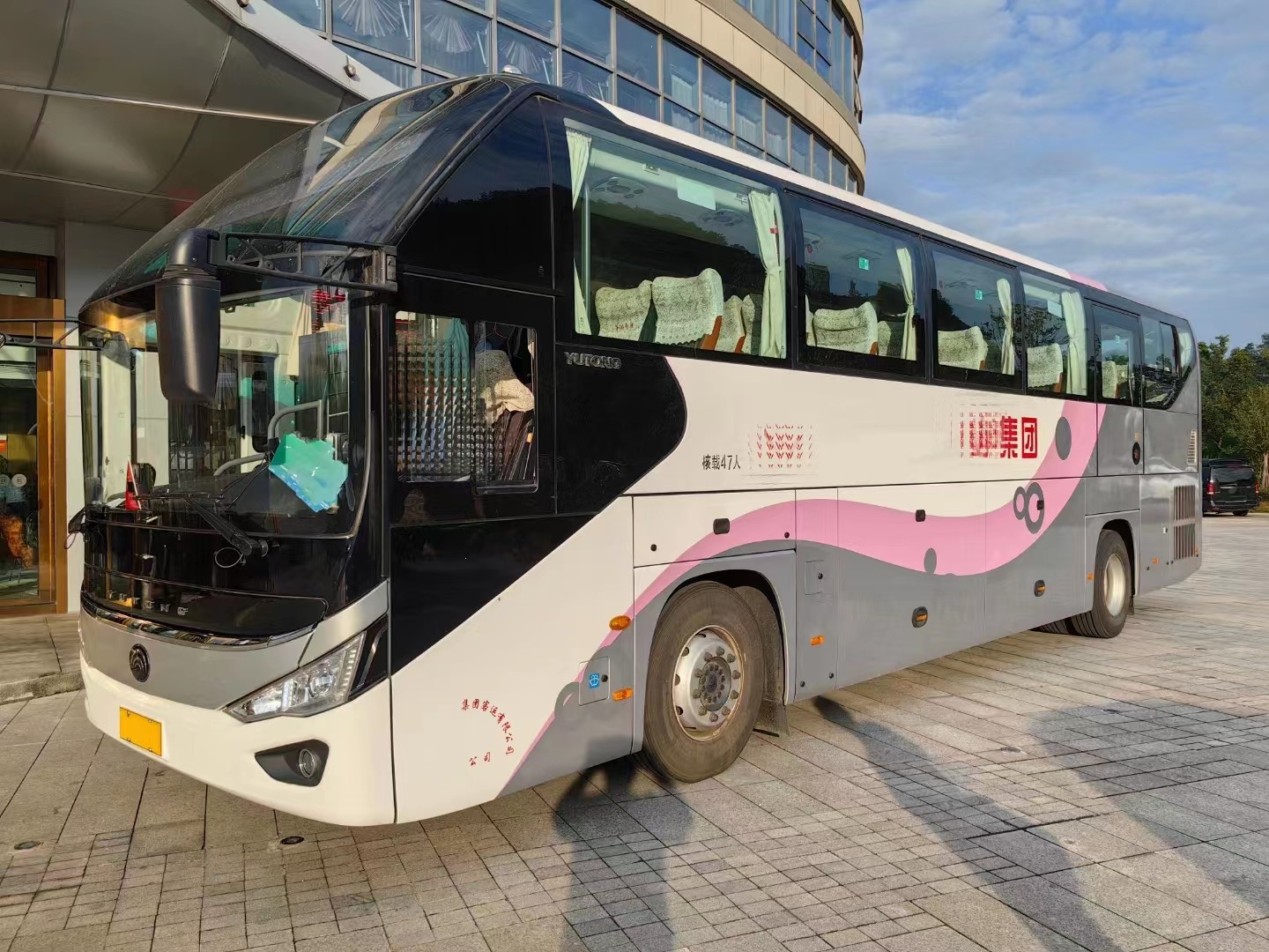 Yutong Bus Airbag Suspension 47 Seats Weichai Engine 336hp Coach Bus ...
