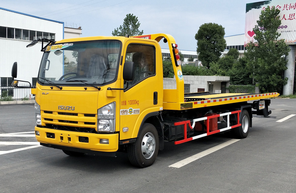 Small Wrecker Tow Trucks Flat Bed 4500mm Wheelbase 190hp Diesel Engine ...