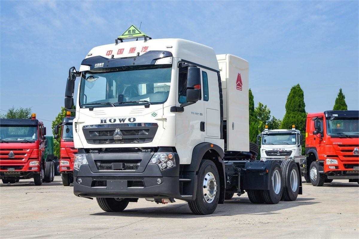 HOWO Heavy Truck 460HP 6X4 CNG Dangerous Goods Tractor National VI Rear ...