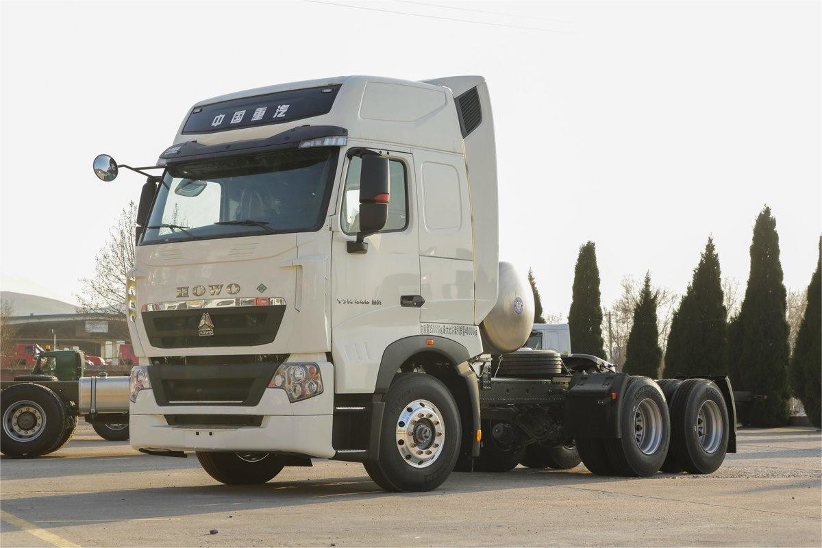 HOWO Heavy Truck Deflector Side Wind Vane 440HP 6X4 LNG National VI ...