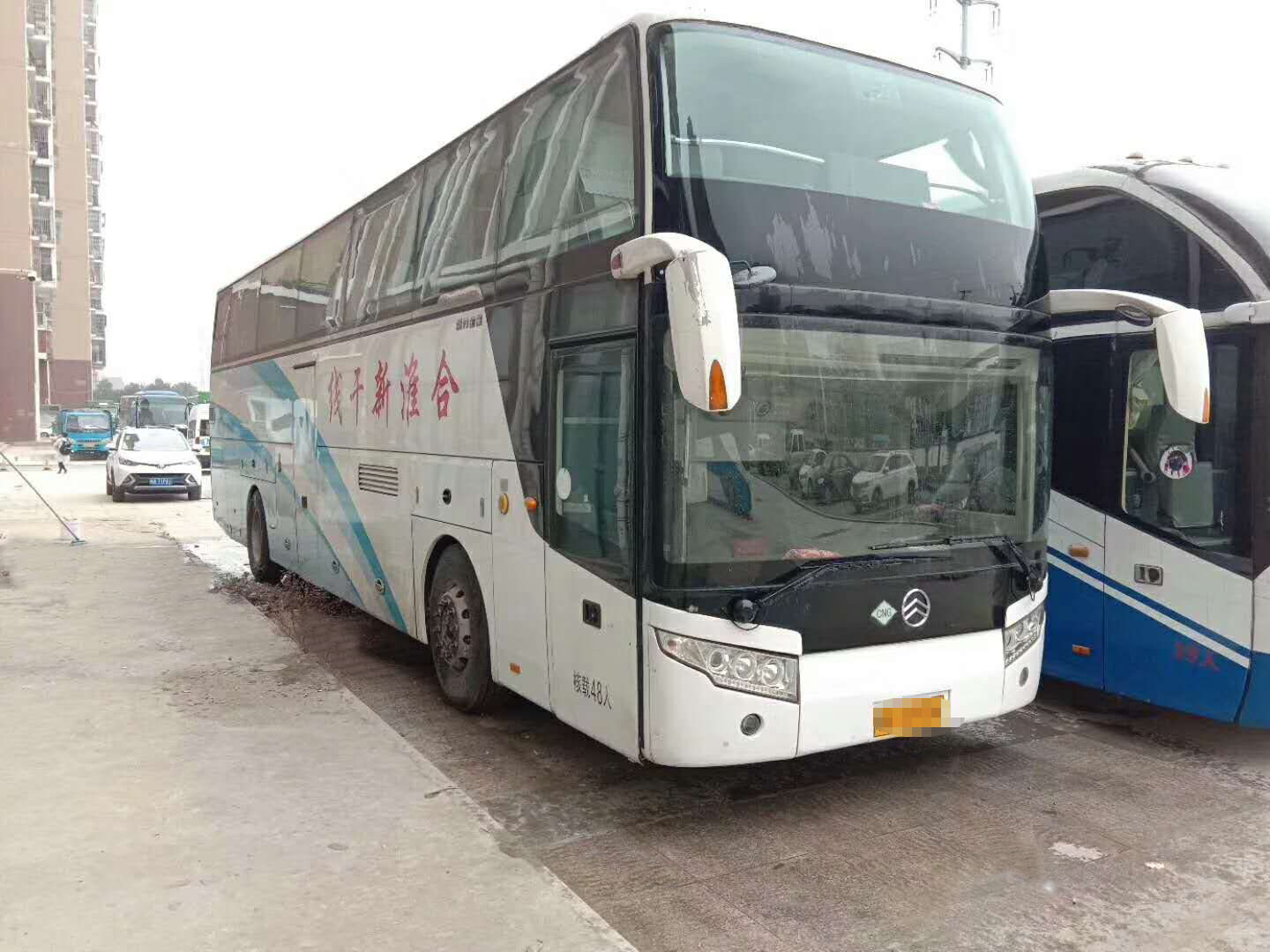 48 Seats Used Motor Coaches , Coach Second Hand Airbag Chassis With Six ...