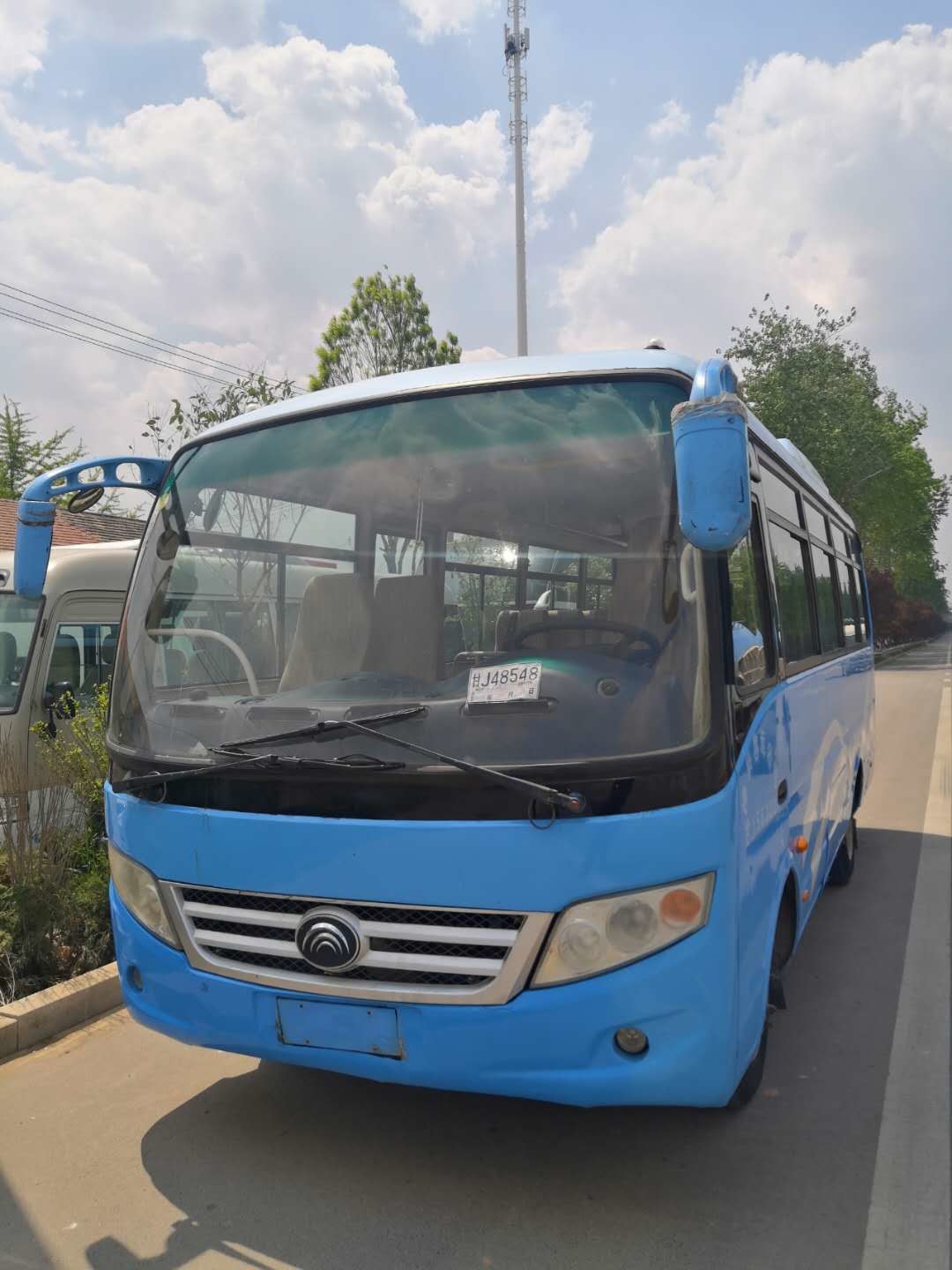 Small Used Yutong Buses With 25 Seats Euro III Emission Stand Second ...