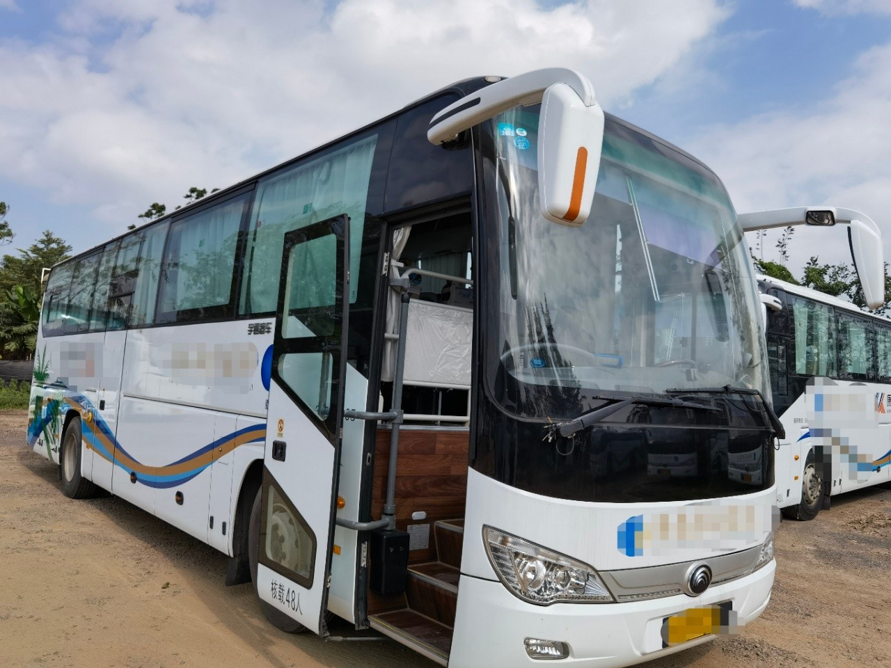 Used Tour Bus ZK6119 Yutong Bus 49 Seats Coach Bus Passenger New Coach ...
