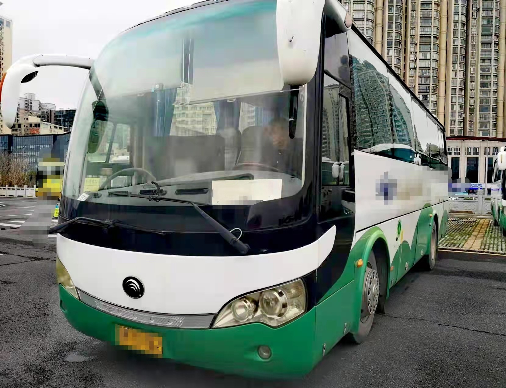 ZK6908 Sightseeing Bus Yutong Mini Bus 35 Seats Left Hand Drive Coaster ...