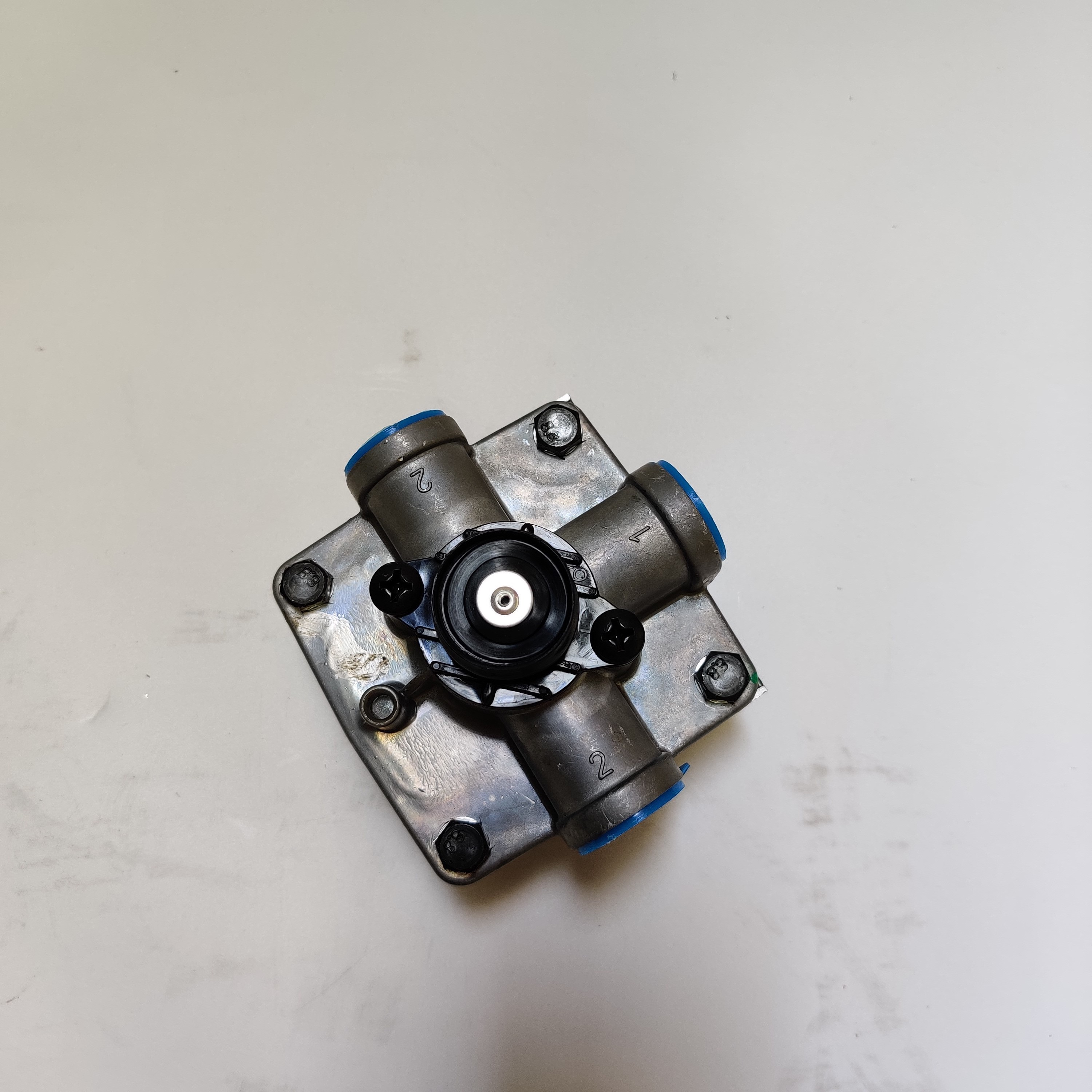 Engine Parts Relay Brake Valve For SINO HOWO Truck Car Emergency Relay ...