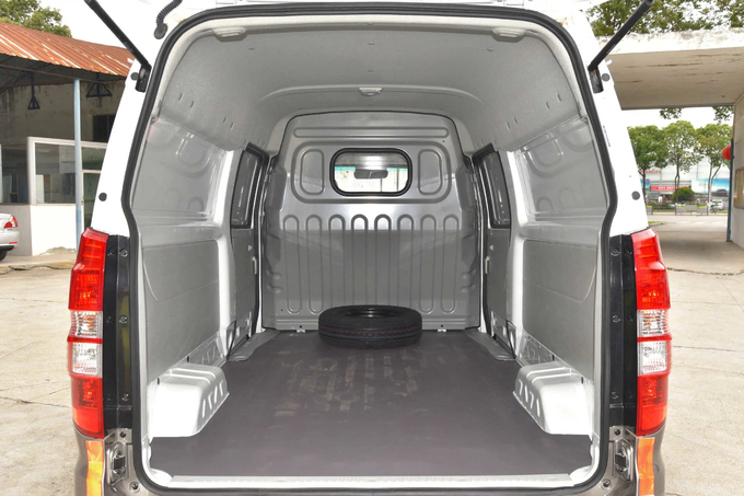 Used Mci Bus Jinbei 2023 Model Lorry Minivan 2 Seats Air Conditioner CNG