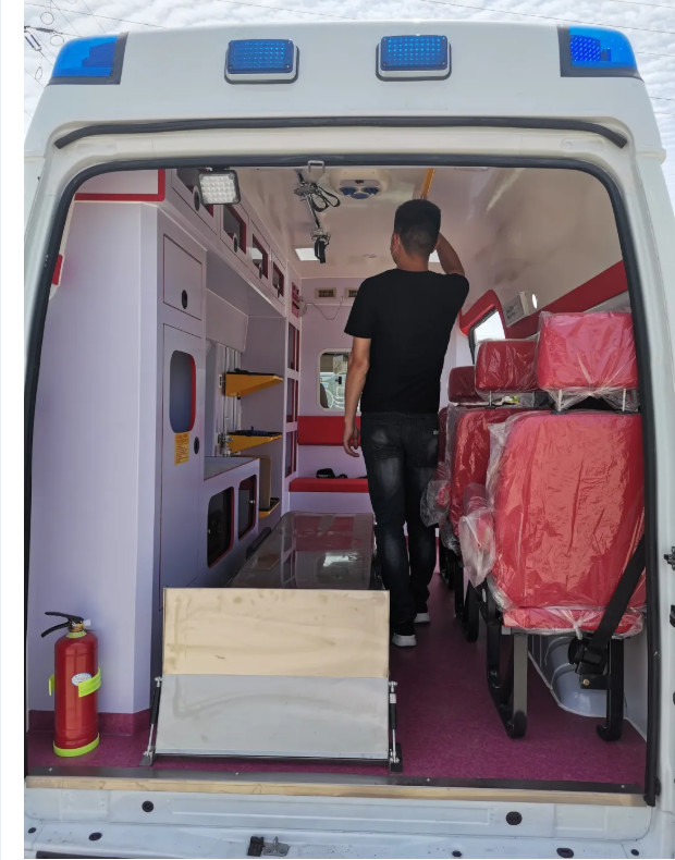 Single Axle Emergence Vehicles 4x2 Ambulance Car With Ergonomic Design ...